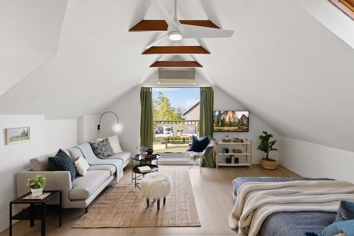 Light-filled Loft In Famed Gourmet Ghetto - Berkeley, CA