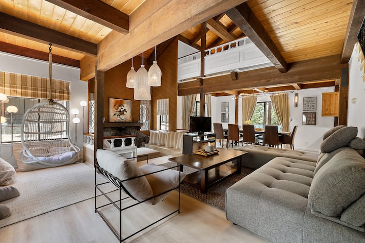 Near Heavenly Ski + Pool/hot Tub • Sleeps 8 - South Lake Tahoe, CA