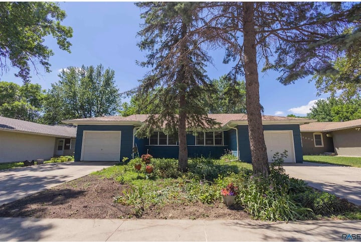 Duplex Blue House - Sioux Falls, SD
