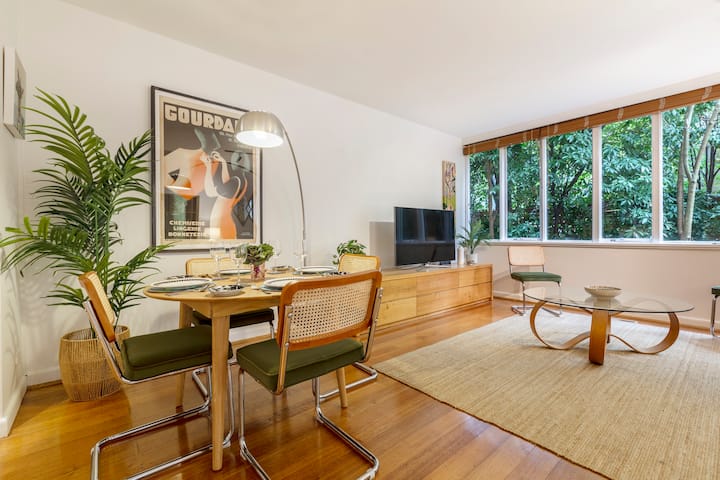 Coolullah Catch: Enjoy Mid-century Urban Living - St Kilda