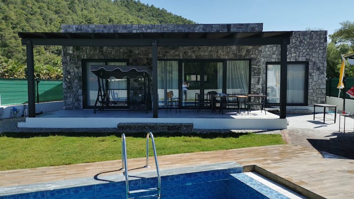 Plaja Yakın Havuzlu Villa - Göcek