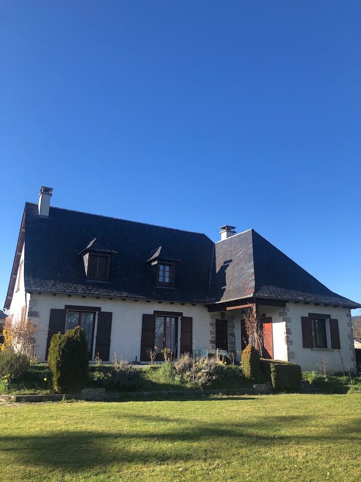 Grande Et Belle Maison De Famille - Classement 3* - Cantal