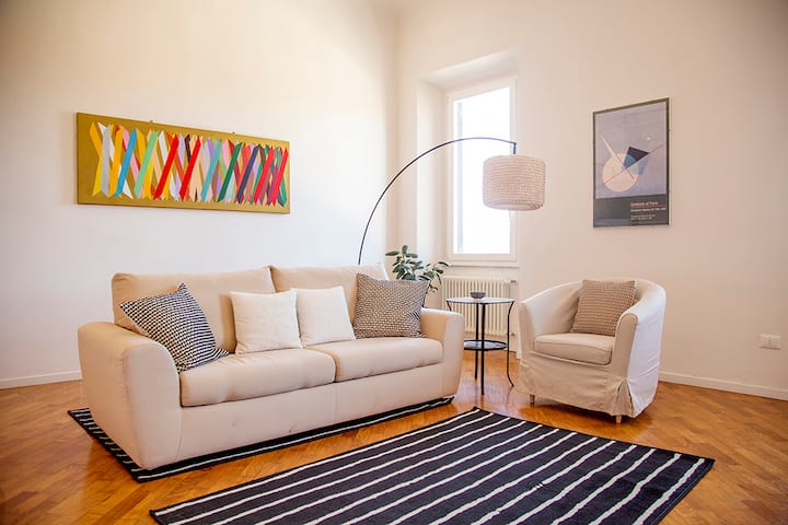 Santa Maria Novella | Amber Wood Flat -