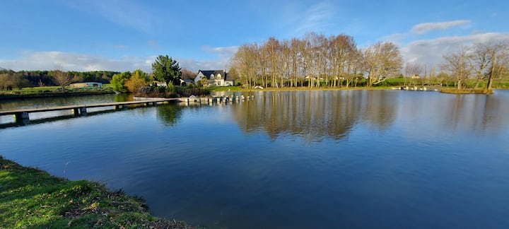 Nid Douillet Au Cœur Du Lac, Calme Et Atypique - Missillac