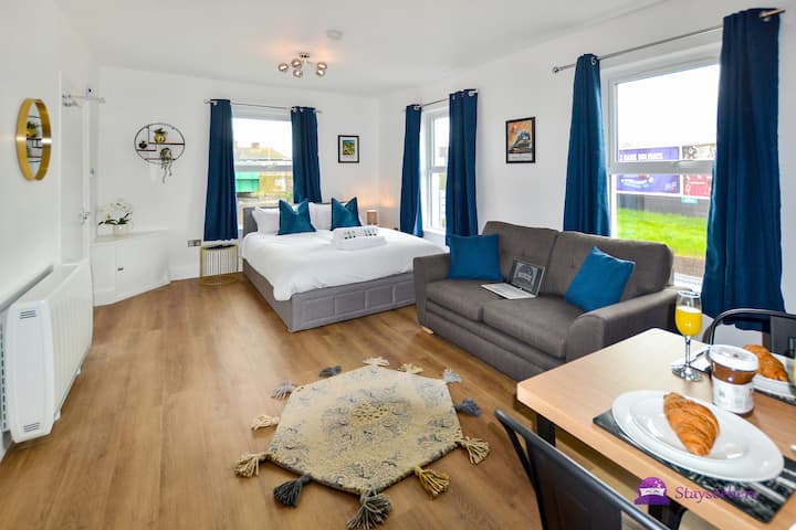 Clarabel Studio Apartment - Stayseekers - 솔즈베리