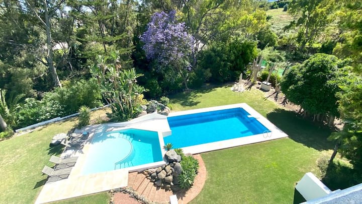 7 Bedroom Villa Front Golf Nueva Andalucía - Marbella