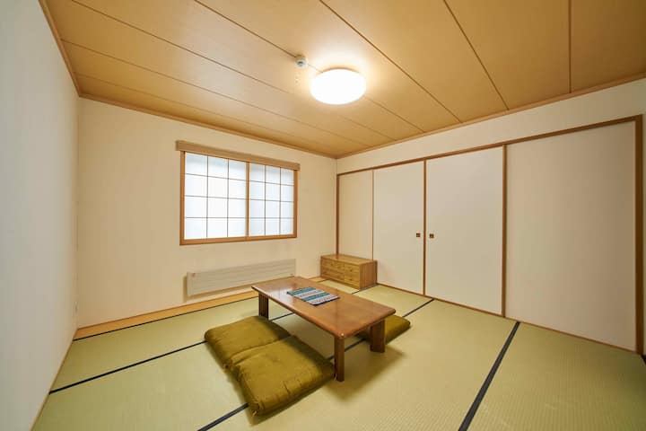 【Room 3: Japanese-style Room】550m From The Subway - Sapporo