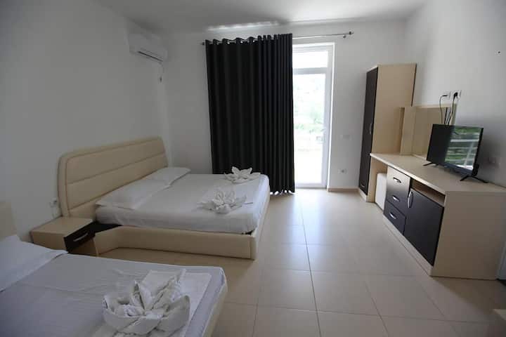 Triple Room With Balcony - Himarë