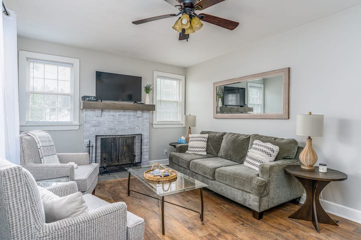 The Cozy Cape | Near Lu & Airport! - Lynchburg