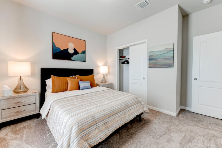 Abilene Brand-new 3br Long-term Corporate Ready - Abilene, TX