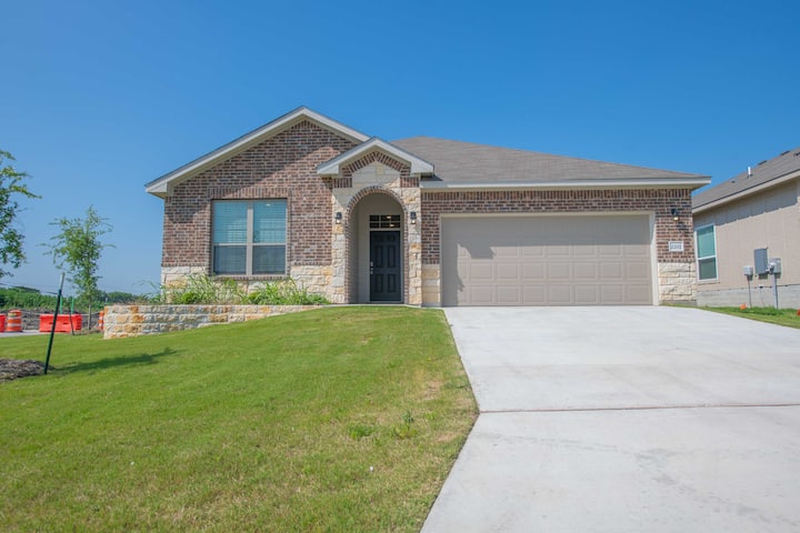 Abilene Brand-new 3br Long-term Corporate Ready - Abilene, TX
