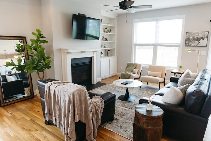 "King's Quarters" Modern Urban Stay - Downtown Lex - Lexington, KY