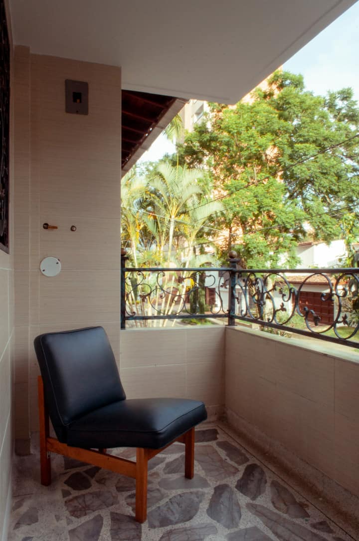 Central & Cozy • Balcony In Safe Residential Area - Medellín