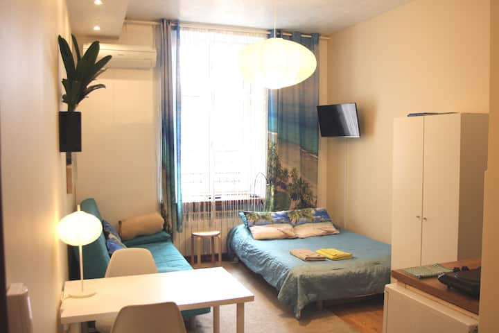 Blue Traveler, Starowiślna Str. No 54 - Krakow