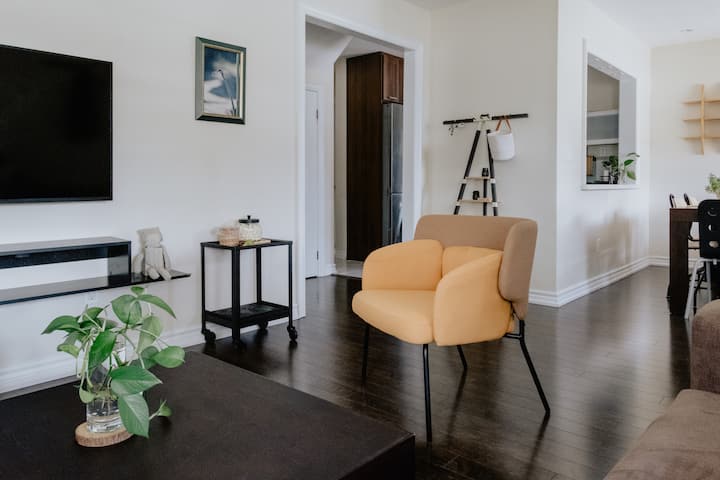 Entire 3-br House | Near Subway & Airport - Toronto