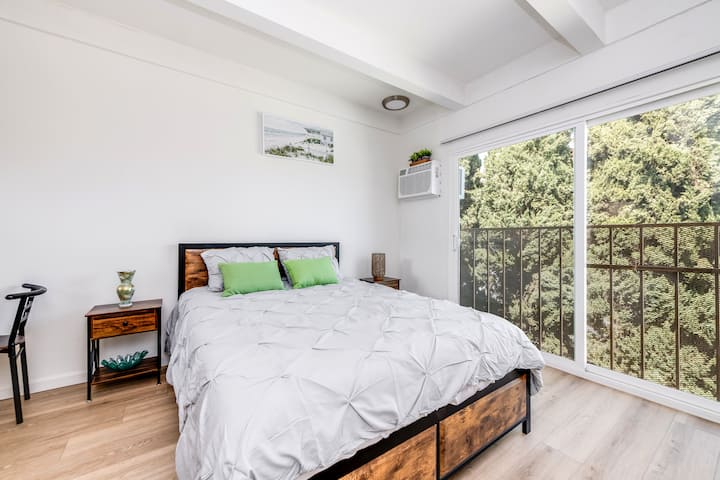 Vibrant K-town Retreat W/ Free Parking & Fast Wifi - 好萊塢