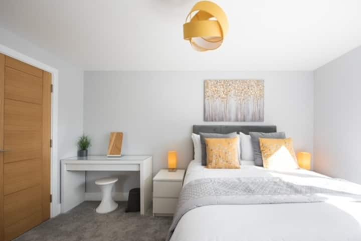 Beautiful, Spacious 1 Bed Flat - ブレントウッド
