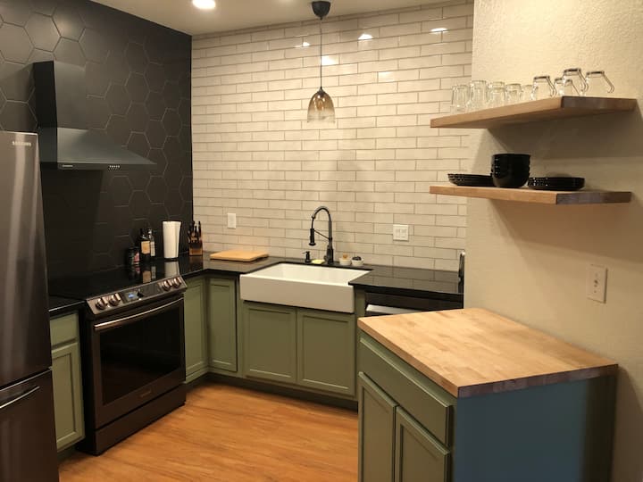 Fully Upgraded 2br Condo In Uptown Chandler - Chandler, AZ