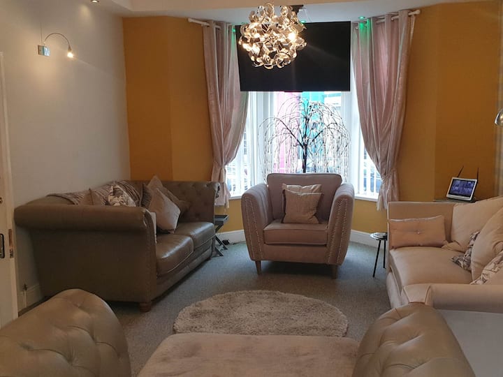 Big House  Let Close To Beach, Central, Lovely - Blackpool