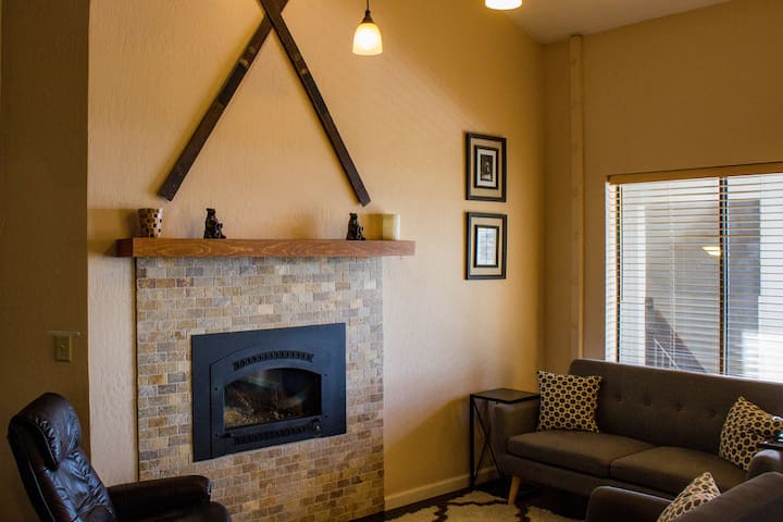 Modern Condo/ Kingsbury Grade Sleeps 8 - Genoa, NV