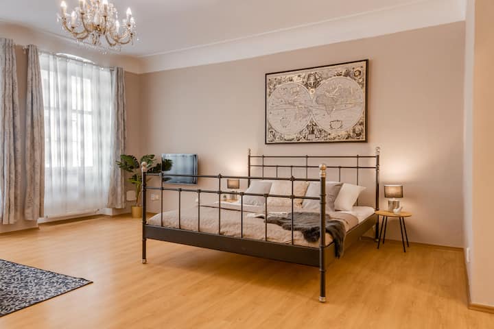 Apartment House At Golden Apple - Prague