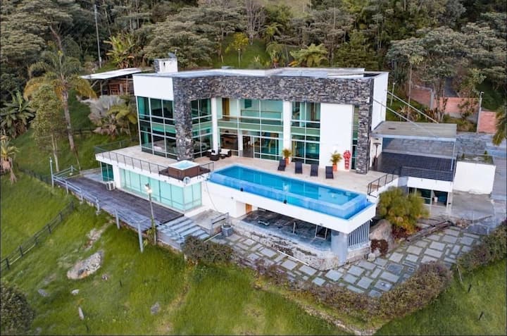 Luxury Mansion In Las Palmas, Medellin! - Medellín
