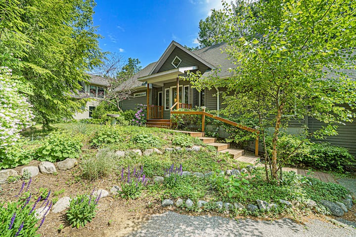 Glen Woods Retreat• Brand New Air Conditioning! - Glen Arbor, MI