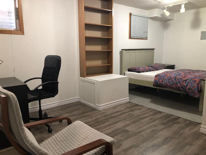 Private Basement Studio & Private Bathroom - Waterloo, ON, Canada