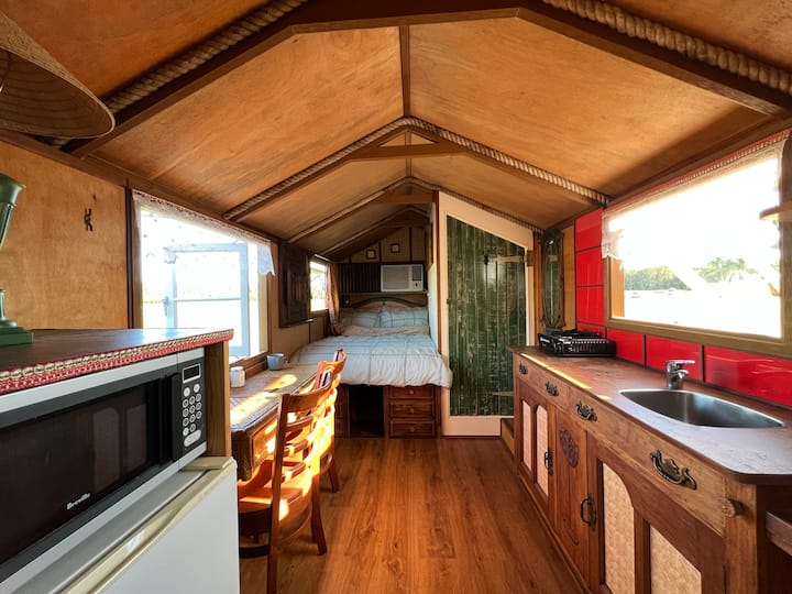 Logan River Retreat - Bali Hut - North Coast