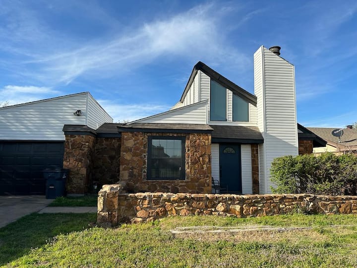 Rustic Elegant House In Lawton - Lawton, OK