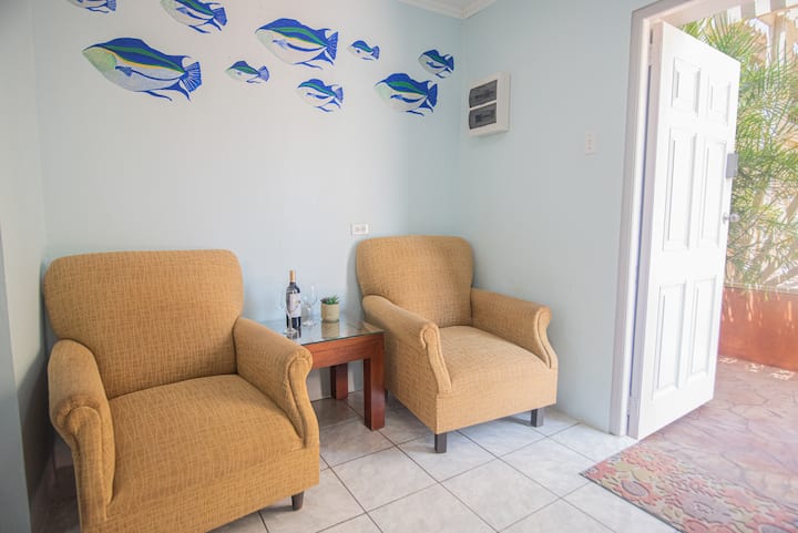 Sunny Pool Haven In The Heart Of Aruba ~ Pool~bbq - Aruba