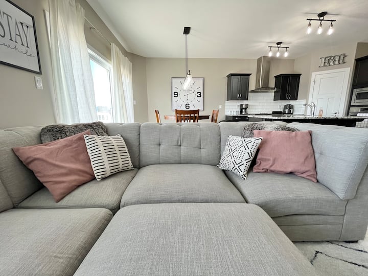 Copperwood Entire House - Lethbridge