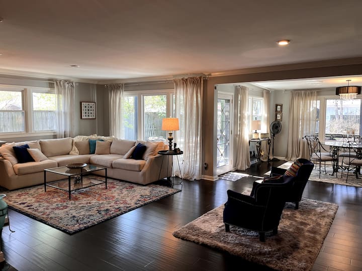 Oasis Near Everything - Louisville, KY