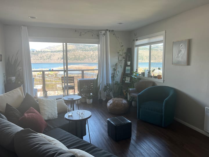 Columbia Gorge Bird House - Hood River, OR