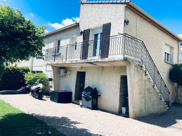 Pavillon Situé Au 1er éTage Avec. Balcon. Parking - Bollène