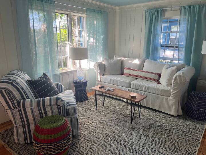 Quiet Coastal Cottage • Walk To Harbor + Parking - Penzance Road, MA