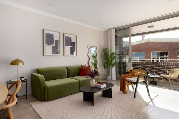 Kahlo Alexandria #6 — 2min Walk - Waterloo Metro. - Kensington