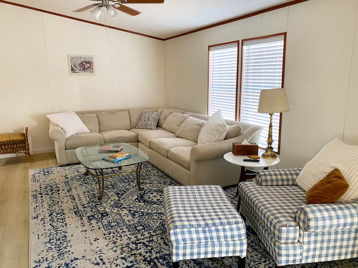 Spacious Home Near The Water - Laughlin, NV
