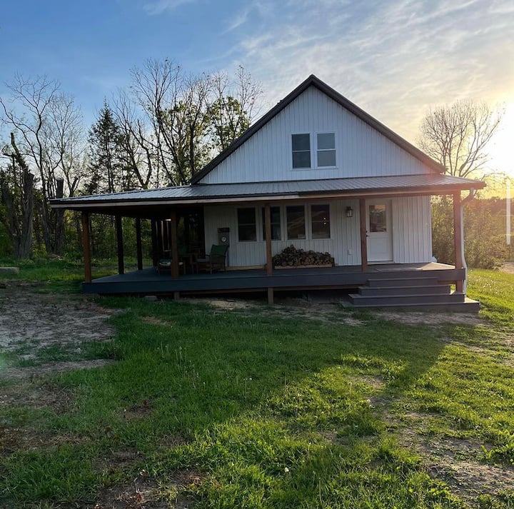 Charming Farm House - Straight Lake State Park, Luck