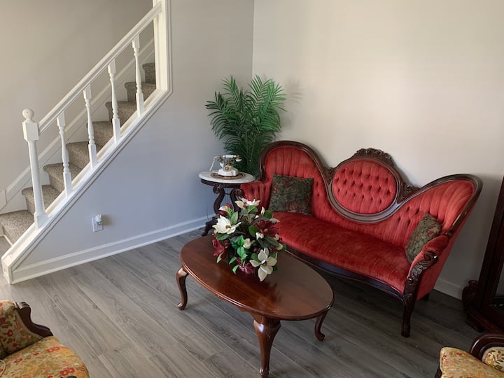 The Lindell’s Room - Hampton, VA