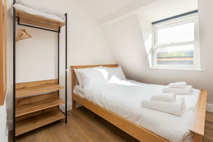 Spacious And Newly Renovated 2bd Flat, Camden Town - London