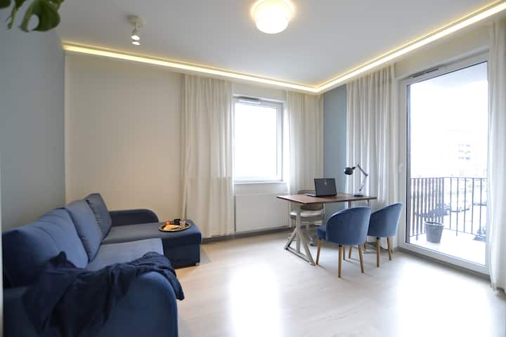City River Place -Bed & Desk - Varsovia