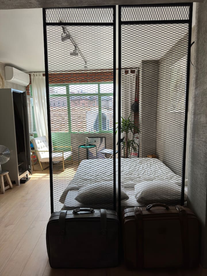 İNdustrial Design House With Galata Tower View - Istanbul
