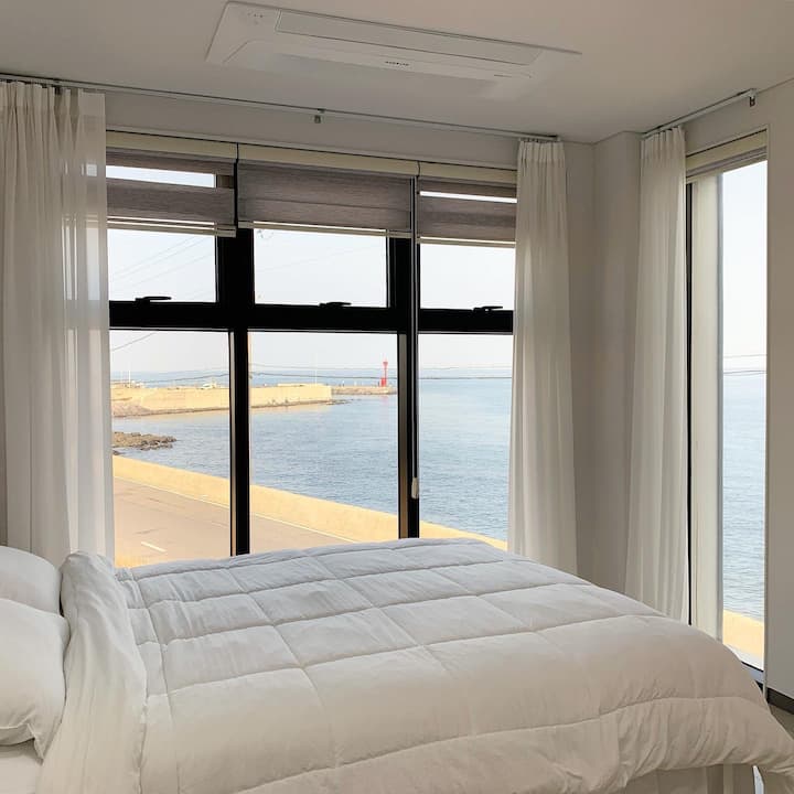 제주 애월[하귀씨민박2층]/ 전 객실 오션뷰 / 화이트인테리어 - Jeju-si