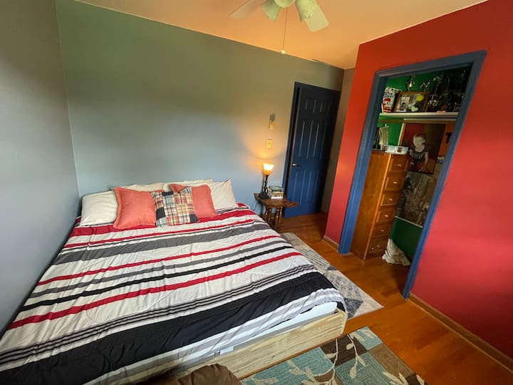 Rocky Raccoon Hotel@go-race Ranch Single Room #2 - Blacksburg, VA