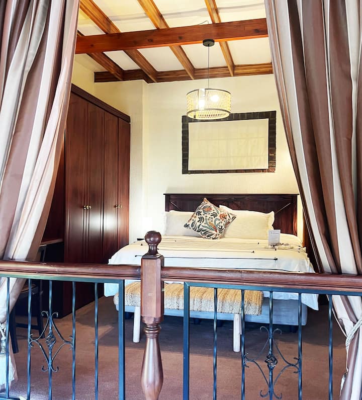 Luxury Stay: Sunset Views, Cosy, Solar, Water - Randburg