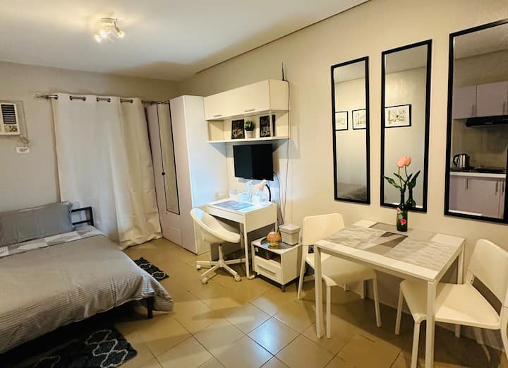 Makati Top-floor Nook - Metro Manila
