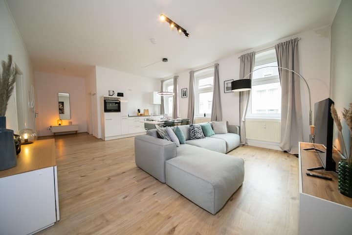 Superior Apartment | 70sqm | Hbf | Messe | Kitchen - Neuss