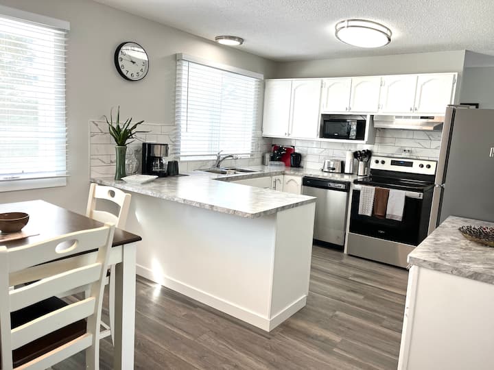 Five Bedroom House In Great Area - Red Deer