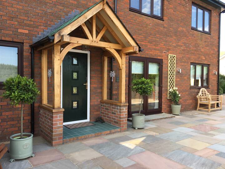 Woodland View Holiday Apartment - Lampeter